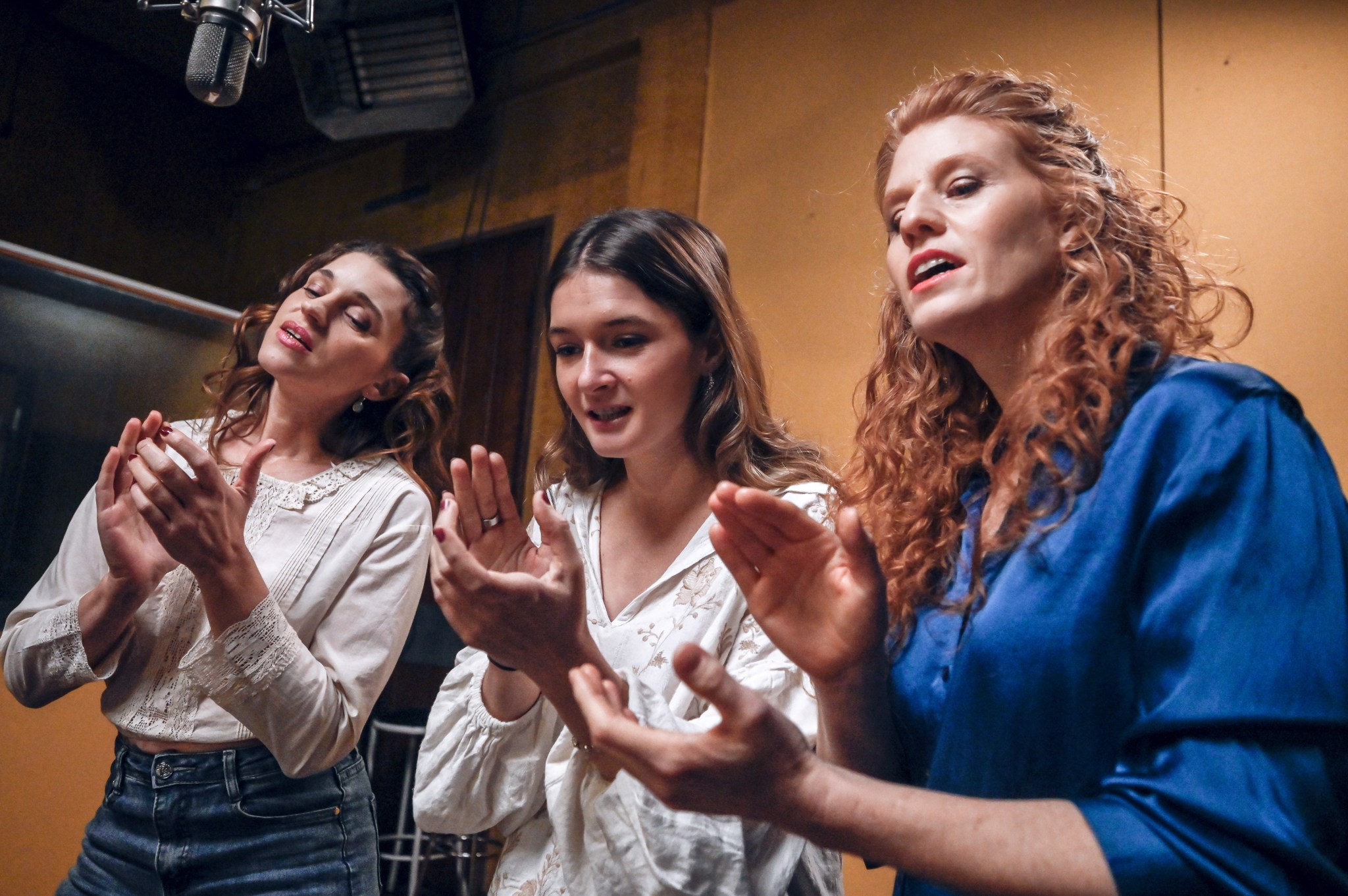 Eva y Nadia cantan «Hasta que aclare» – Revista MuLA